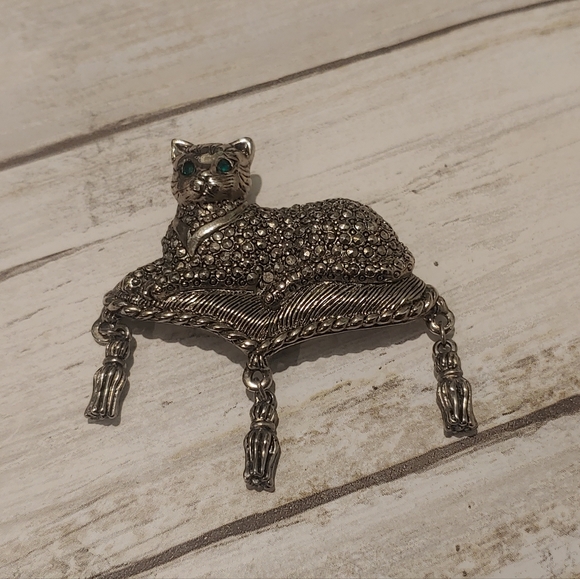 Jewelry | Avon Cat Brooch With Emerald Green Eyes | Poshmark